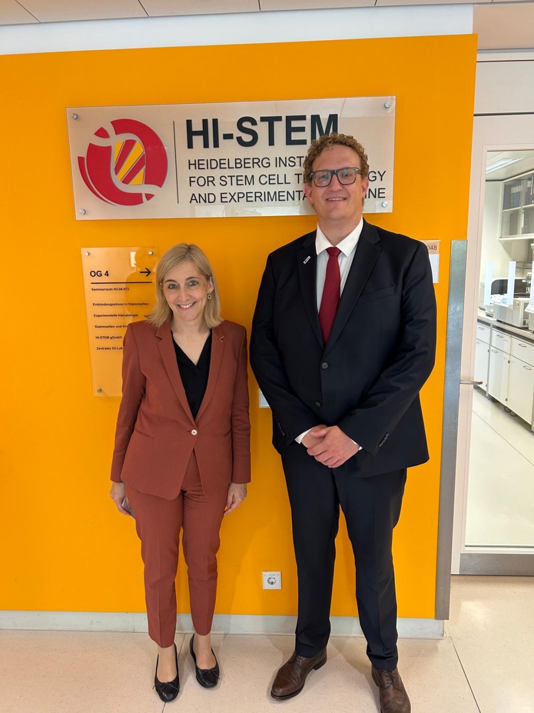 Federal Minister of Health visited DKFZ and HI-STEM